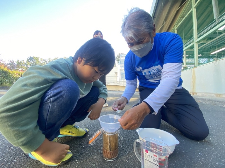 【浜名湖】急減危機「アマモ」採取のため潜ってみた! 育てて湖に戻す試みが始動 - テレしずWasabee わさびー