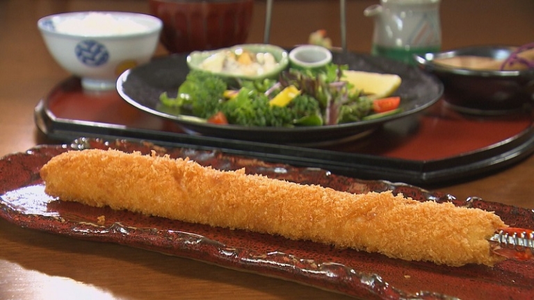 【清水区・なすび総本店】長さ36cm! 見た目も味も大満足のエビフライ いぶりがっこのタルタルが絶品 - テレしずWasabee わさびー